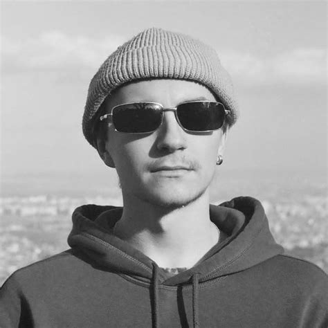 Fryderyk Gołębiewski Windowsmoviemaker • Threads Say More