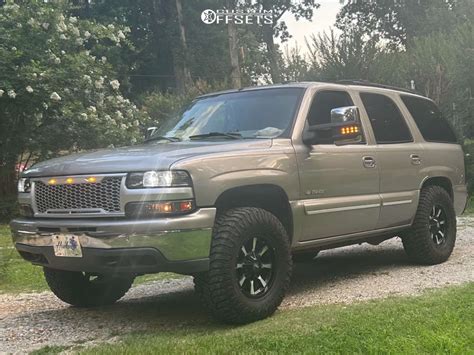 2002 Chevrolet Tahoe With 17x9 0 Moto Metal Mo970 And 33 12 5r17 Radar