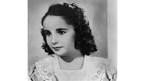 Young Elizabeth Taylor 16 Rare Photos Of The Hollywood Starlet Woman