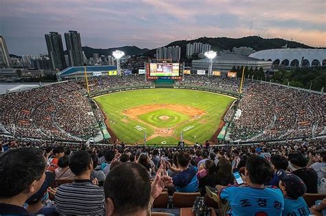 뜨거운 사직 롯데 5년 만에 100만 관중 달성