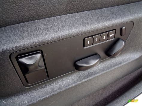 2006 Porsche Cayenne S Controls Photos