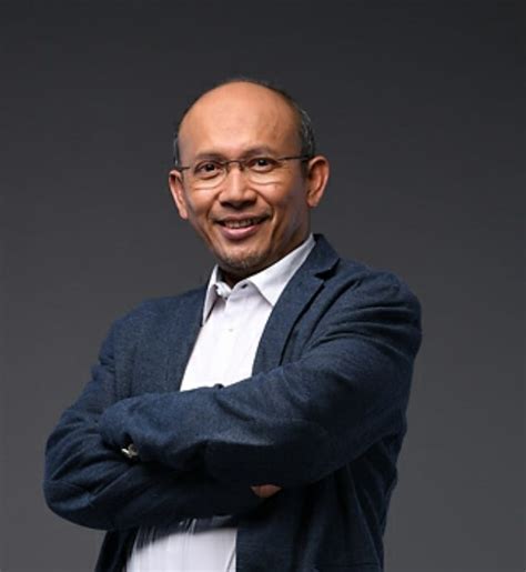 About Arief Mustain Medium