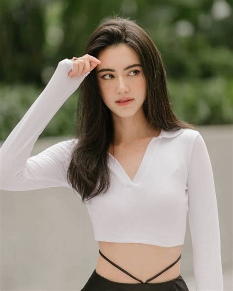ใหม่ ดาวิกา โชว์เอวเอสทำเอาชาวเน็ตออกปากถามหมอไหนรับทำ
