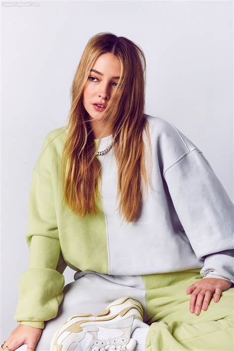 Madelyn Cline Nude Fappening Sexy Photos Uncensored Fappeningbook