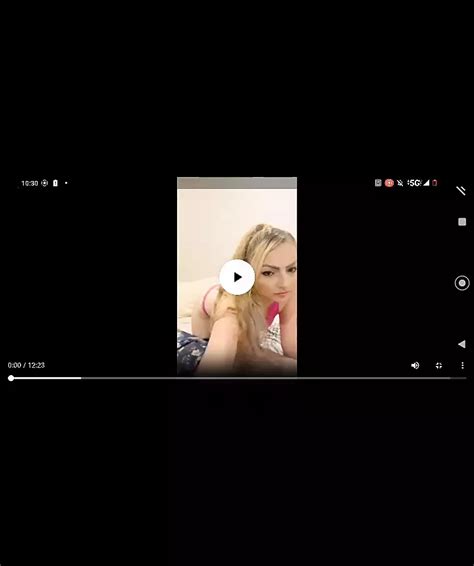 그녀는 그녀의 입에 그의 자지를 충분히 얻을 수 없어 xHamster