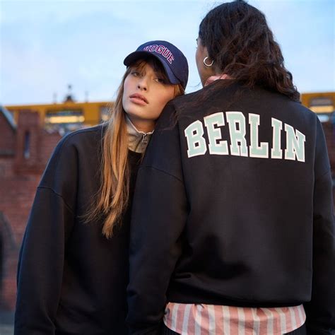 VOGUE Collection: Mit dem "Icons"-Drop tauchen wir in die legendäre ...