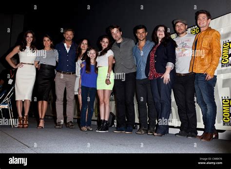 Mackenzie Foy Twilight Saga Hi Res Stock Photography And Images Alamy