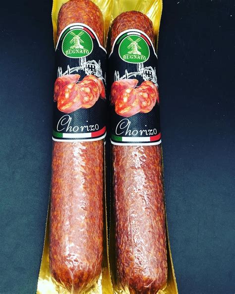 Сыровяленая колбаса салями