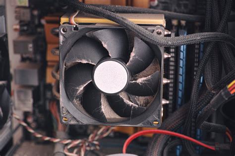 Cpu 냉각 팬 Pc 컴퓨터 내부에 먼지 선풍기 전기 설비에 대한 스톡 사진 및 기타 이미지 선풍기 전기 설비 컴퓨터 0