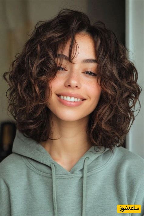 بهترین مدل‌ موی خاص و جدید برای موهای فر و حالت دار، ویژه 1404 چقدر