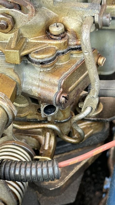 Carburetor hole? : r/MechanicAdvice