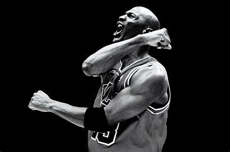 Nba历史排名中，最有可能跌出前十的是谁