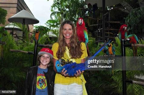 14009 Elle Macpherson Photos And High Res Pictures Getty Images
