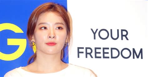 레드벨벳 슬기 청순미를 뽐내며~