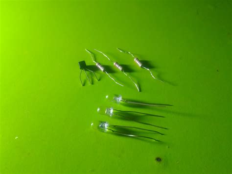 Sensor Suhu Dengan Lcd Dan Led Making Temperature Sensor With Lcd And Led Trybotics