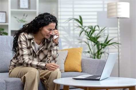 Premium Photo Online Consultation With A Psychologist Woman Crying At