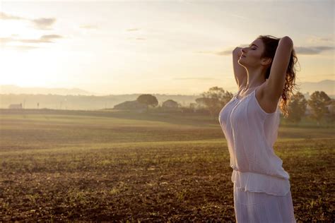 Обои девушки платье лето бюст поле от Jorik картинки на рабочий стол и заставки