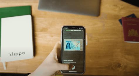 selfie identity verification what is it and how does it work klippa
