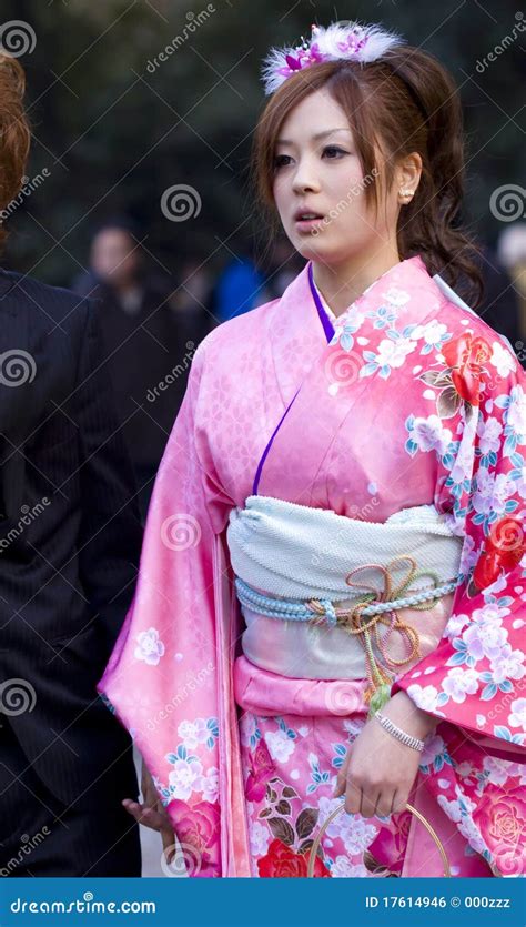 Jonge Japanse Meisjeskimono Redactionele Foto Image Of Mooi