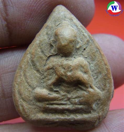 ขายพระเครื่อง พระประทานพร พระเนื้อดิน พิมพ์ใบโพธิ์ พระครูสุพจน์ วัดสุทัศน์ ปี 2484