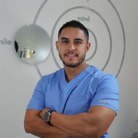 Carillas En Porcelana Con Textura Dr Sebastian Llorente Facebook