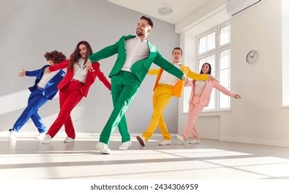 40 Thousand Music Relax Dancing People Royalty Free Images Stock