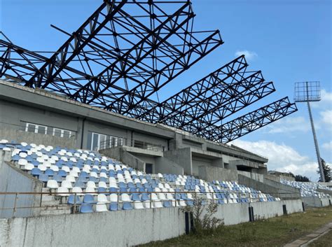 საძოვრად ქცეული ზუგდიდის სტადიონი