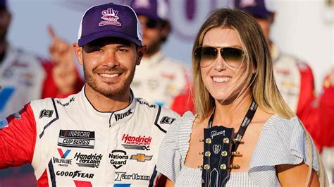 Kyle Larsons Wife Claims The Nascar Champion Cant Drive For Sht On
