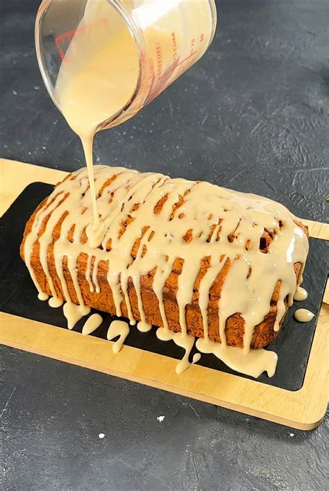 Easy Maple Glaze For Cake Drizzle Icing Cakewhiz