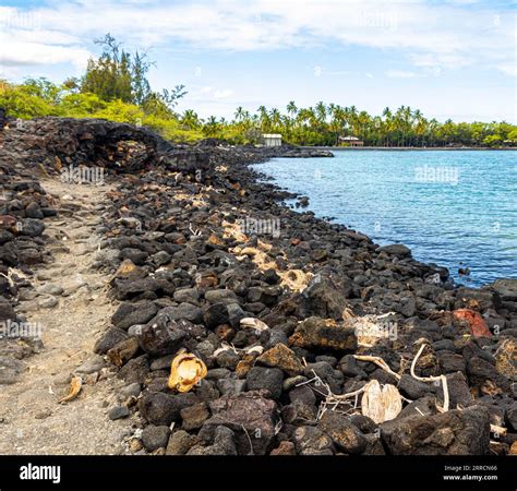 The Beautiful Water Of Wainanalii Lagoon Surrounded By Ancient Lava Flows Kiholo Bay Hawaii