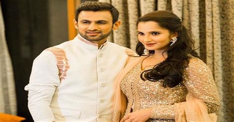 Shoaib Malik Dedicates Award To His Wife On Th Wedding Anniversery Reviewit Pk