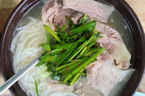 지친 몸과 마음을 위로해주는 든든한 돼지국밥 맛집 Best5
