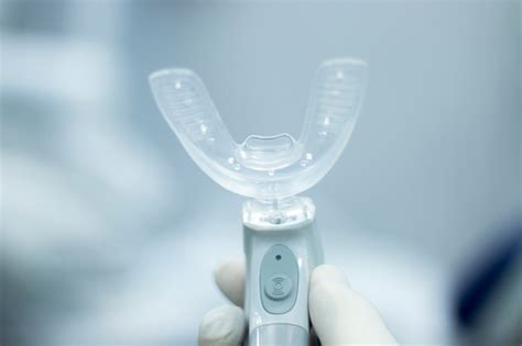 교정 되는가 괄호 및 Aligners 치과 브래킷 Aligner 가속기 진동기 건강관리와 의술에 대한 스톡 사진 및 기타 이미지 건강관리와 의술 구별하기 힘든 모던