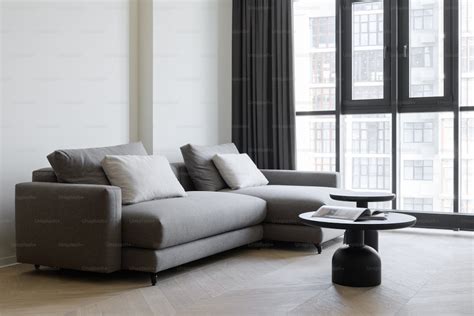 소파와 테이블이 있는 거실 사진 Unsplash의 가구 이미지