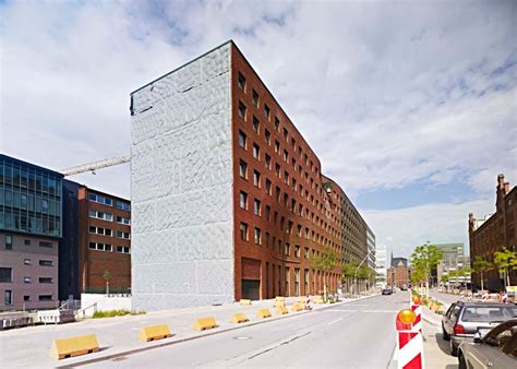 Wandel Lorchs Hamburg Chapel Has Bulging Brickwork