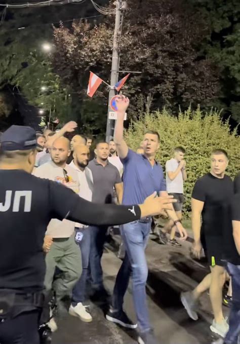 Ozonpress Andrej Vučić Građanima Pokazao Srednji Prst Video Ozonpress