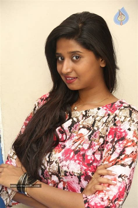 Shalini New Photos Photo 3 Of 88