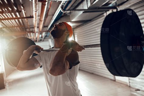 力量 水平画幅 努力 运动员 举重训练 运动 松弛练习 成年的 健身房