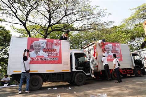 Wajah Ganjar Pranowo Mejeng di Truk, Sopir: Hanya Dia Pemimpin yang ...