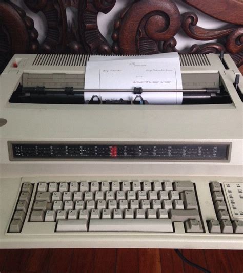 MÁQUINA DE ESCREVER ELETRÔNICA IBM Coopermiti