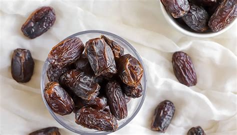 هسته خرما رو اینجوری جدا کن روش ساده و بی دردسر جدا کردن هسته خرما فیلم