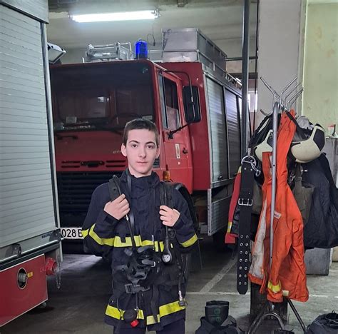 Книга за похвали и оплаквания Подлеза на Бул България под Мол “България” P S Освен че е