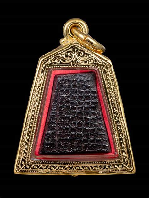 พระปิดตาลป เหมือนวัดกำแพงพิมพ์หลังตะแกรงเนื้อผงลงรักปิดทองปี22สภาพสวยเลี่ยมทอง Wutdychonburi