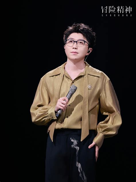 Waji Entertainmentofficial X玖少年团 夏之光 Xiazhiguang 捕捉夏日灵感，走进 光”的梦境。和x玖少年团夏之光 一起无拘逐梦，共享悠长夏日🏖