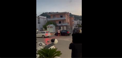 Sesso In Strada A Bacoli L Indignazione Social E La Risposta Del Sindaco