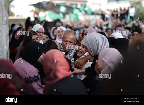 Sandala Israel 07th May 2023 Friends And Relatives Mourn During The