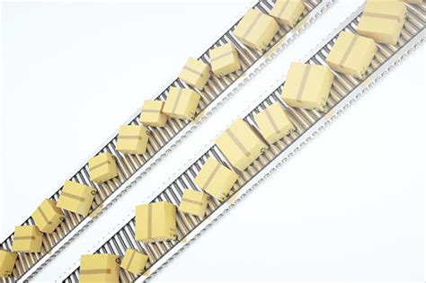 배달 포장 서비스 및 소포 운송 시스템 개념 컨베이어 벨트 3d 렌더링에 골 판지 상자 패키지 0명에 대한 스톡 벡터 아트 및 기타 이미지 Istock