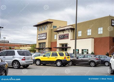 Shopping Mall Parking Lot Editorial Photo Image Of Customers 57056061