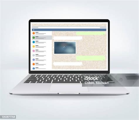 화면에 메신저 응용 프로그램이있는 벡터 노트북 포토리얼 모형 콘텐츠용 템플릿 0명에 대한 스톡 벡터 아트 및 기타 이미지 0명 그래픽 사용자 인터페이스 금융 Istock