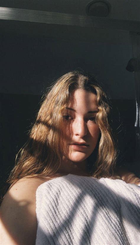 Hot Yr Old Babe Scrolller